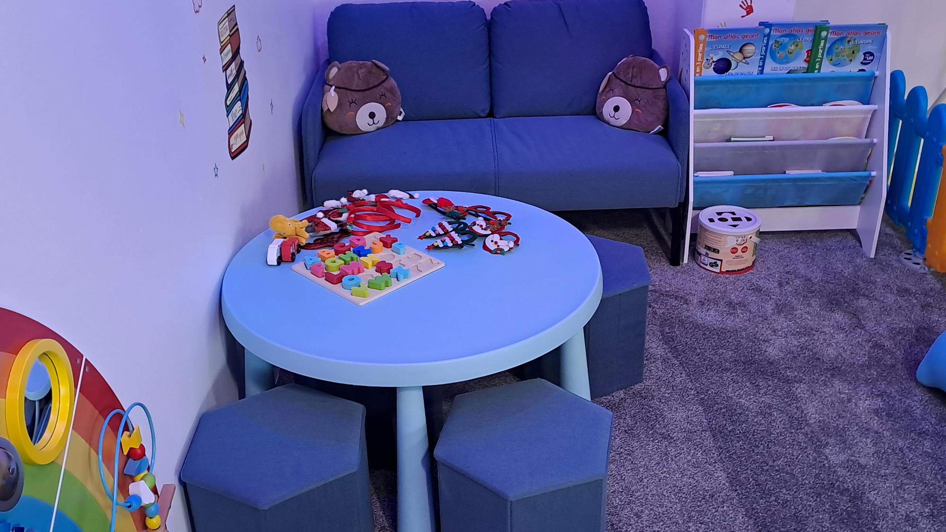 Cafe with playground store